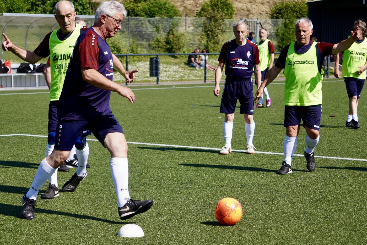 Walking Football gewinnt in Deutschland immer mehr Anhänger ...
